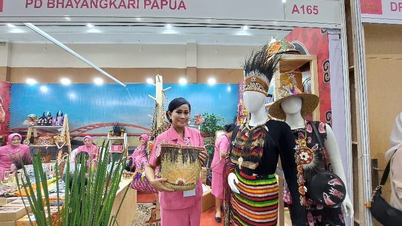 Owner" Sako Unik ", Ny. Riris Alfred Papare, Membawa Keindahan Papua ke ...