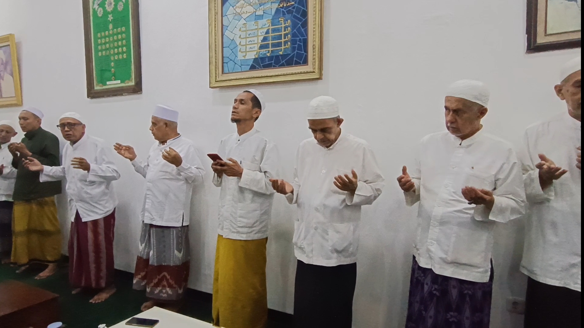 Pembacaan Maulid Diba Mengisi Pengajian Rutin di Majelis Darul Musthofa - Kompasindo TV