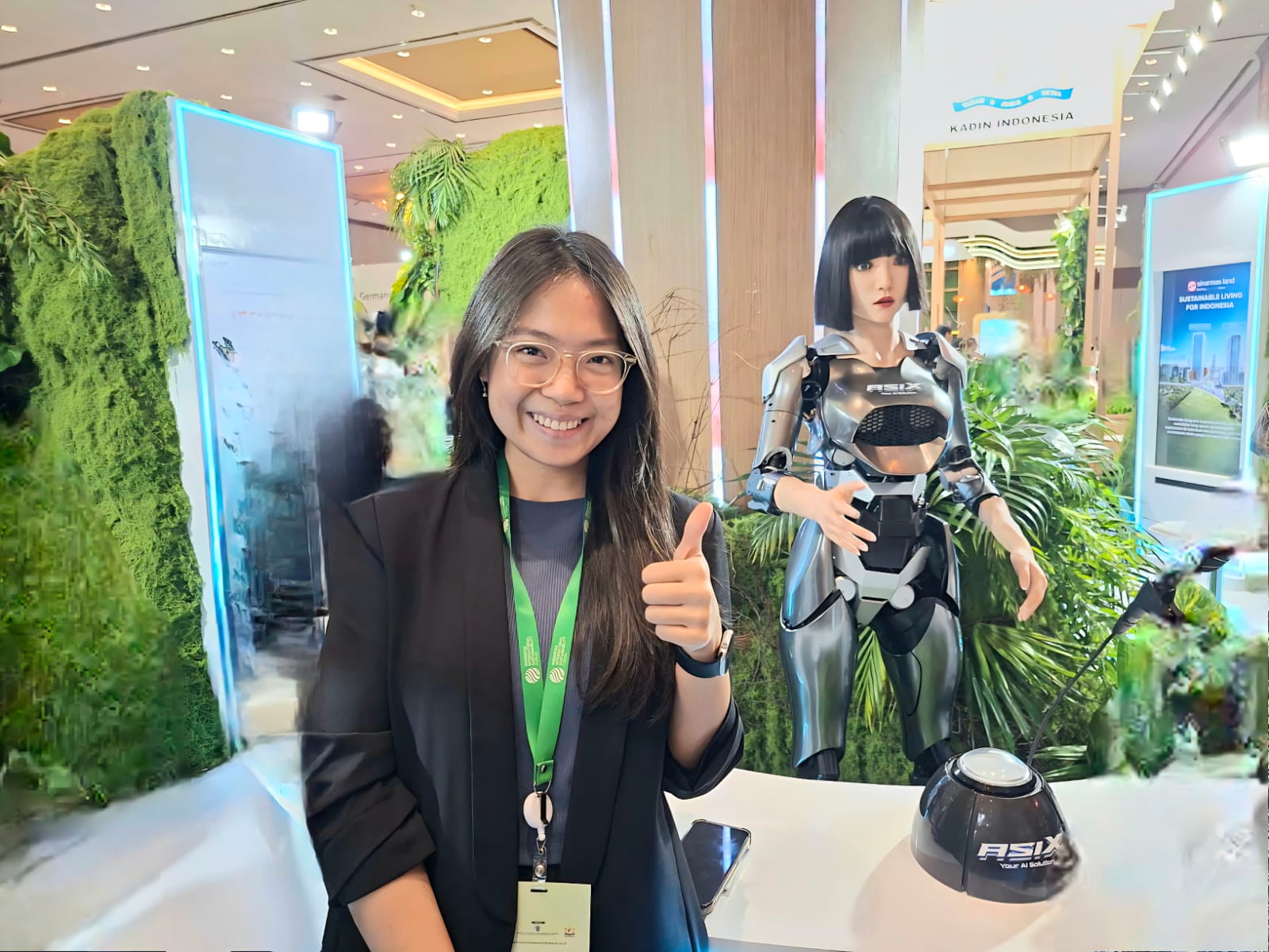 ASIX dorong digitalisasi berkelanjutan lewat robot Xiao Qi di IISF 2025 ...